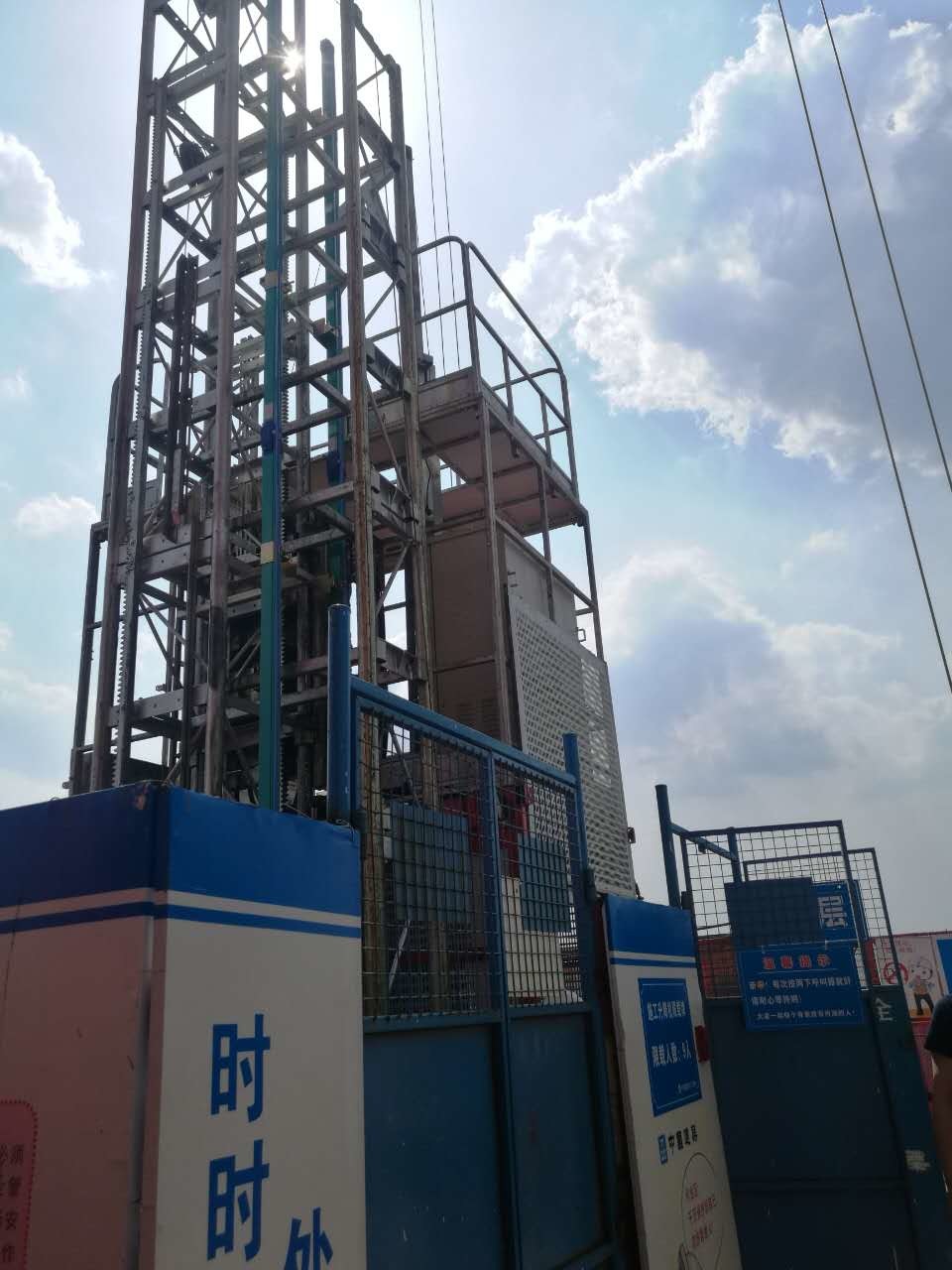SC200/200G shaft lift building hoist with hot galvanized Material ...